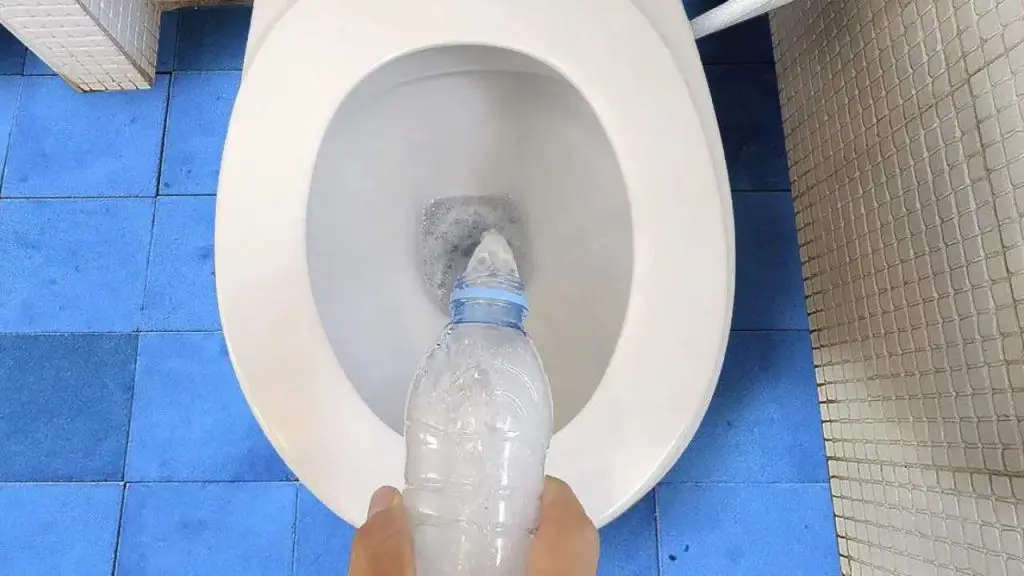 Mal olor del inodoro, con el truco de la botella el problema se ...